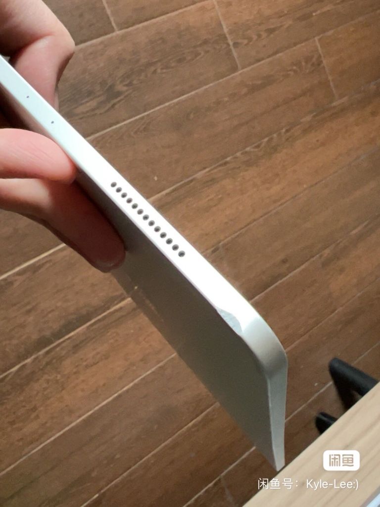 上海出ipad pro 2018 64G 银色 顶部有两处磕碰 NGA玩家社区