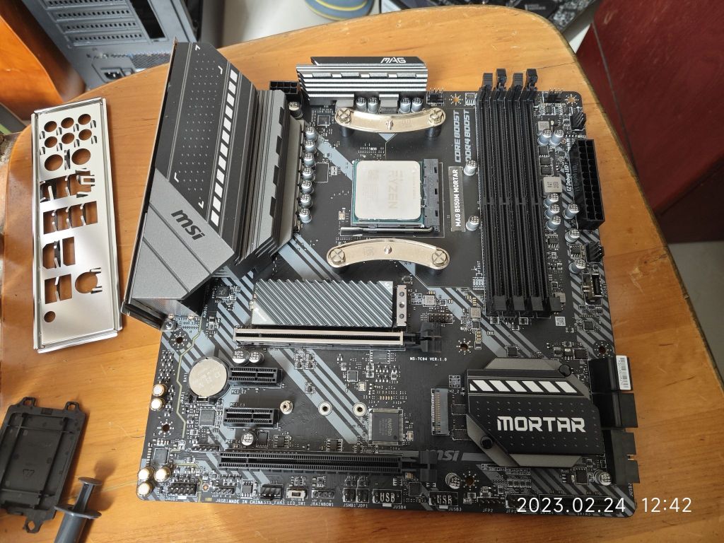 刚换下来的B550M迫击炮加5600X，打包1300到付。 NGA玩家社区