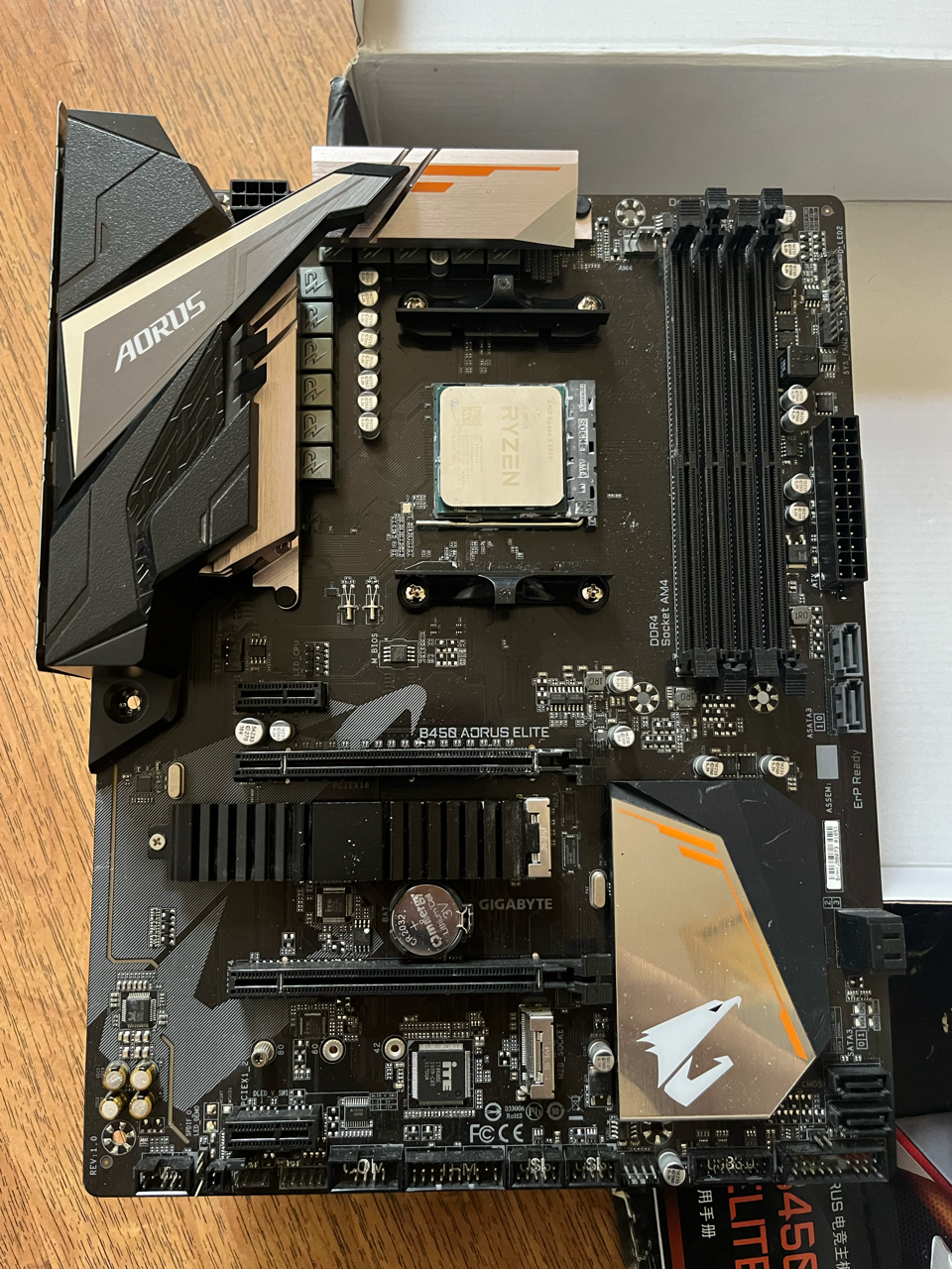 1050 出一套r5 5600盒装大雕和技嘉aorus b450 双m2 带5v灯控大板。 NGA玩家社区