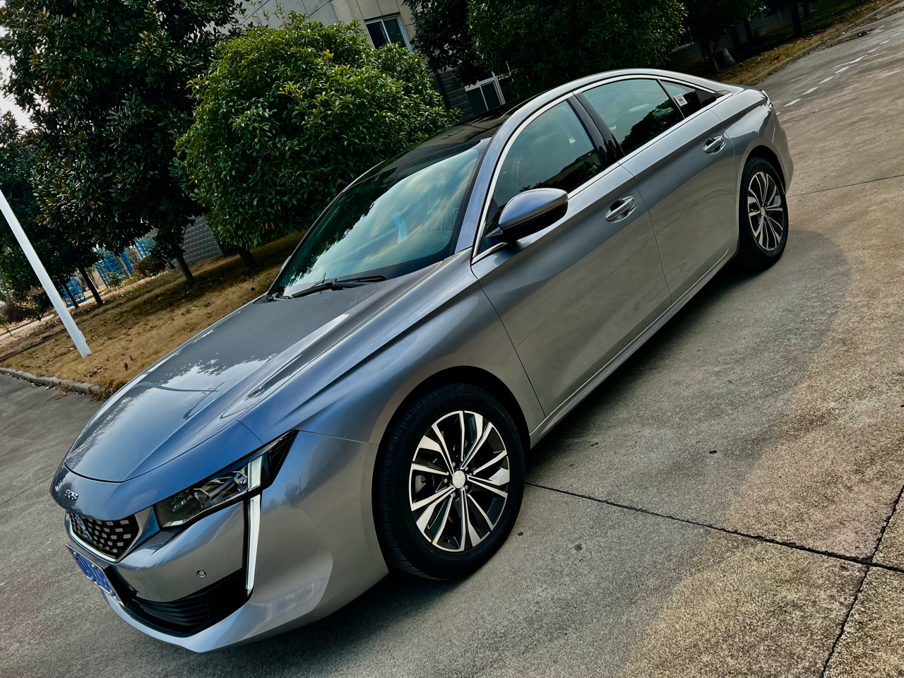 去4s店看车的路上碰到一辆红色的508，太帅了。 NGA玩家社区