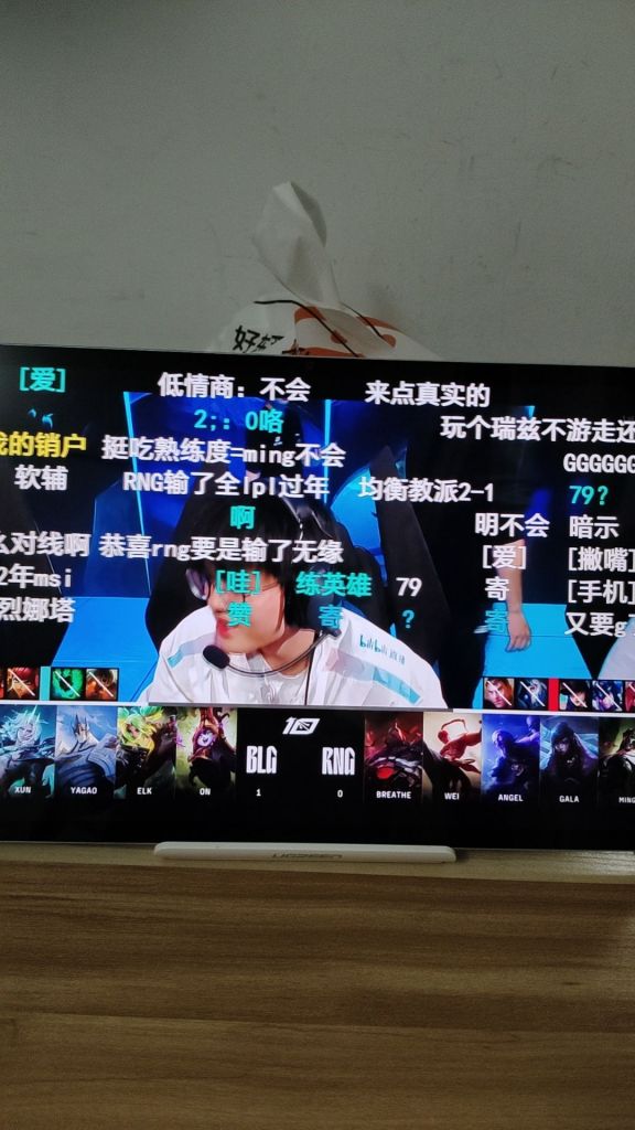 还是没忍住买了个荣耀v8pro玩，第一天使用感想就是 178