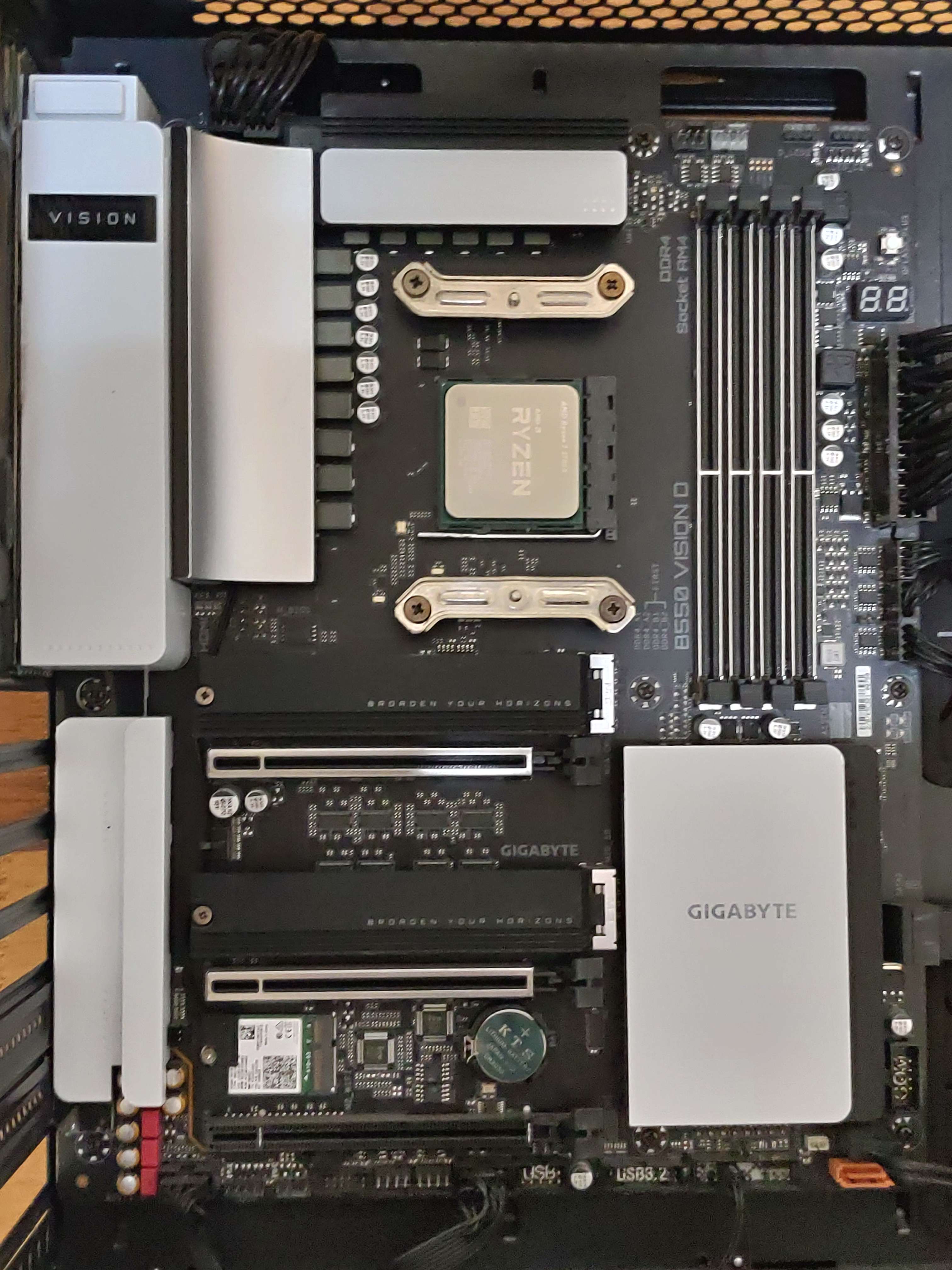 PCIE拆分8+8 不管INTEL还是AMD逐年提升价格啊 Z690主板最低2400到了790/670E 要4000块 NGA玩家社区