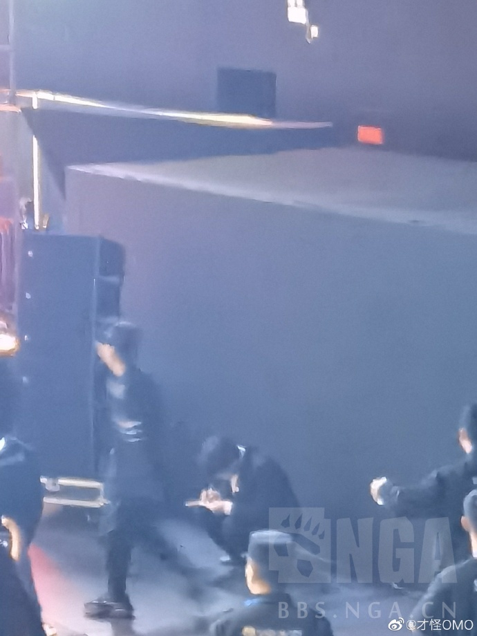 [本赛区赛事] rng也不好喷教练啊，rng就一个主教练孤零零的蹲在那做笔记 NGA玩家社区