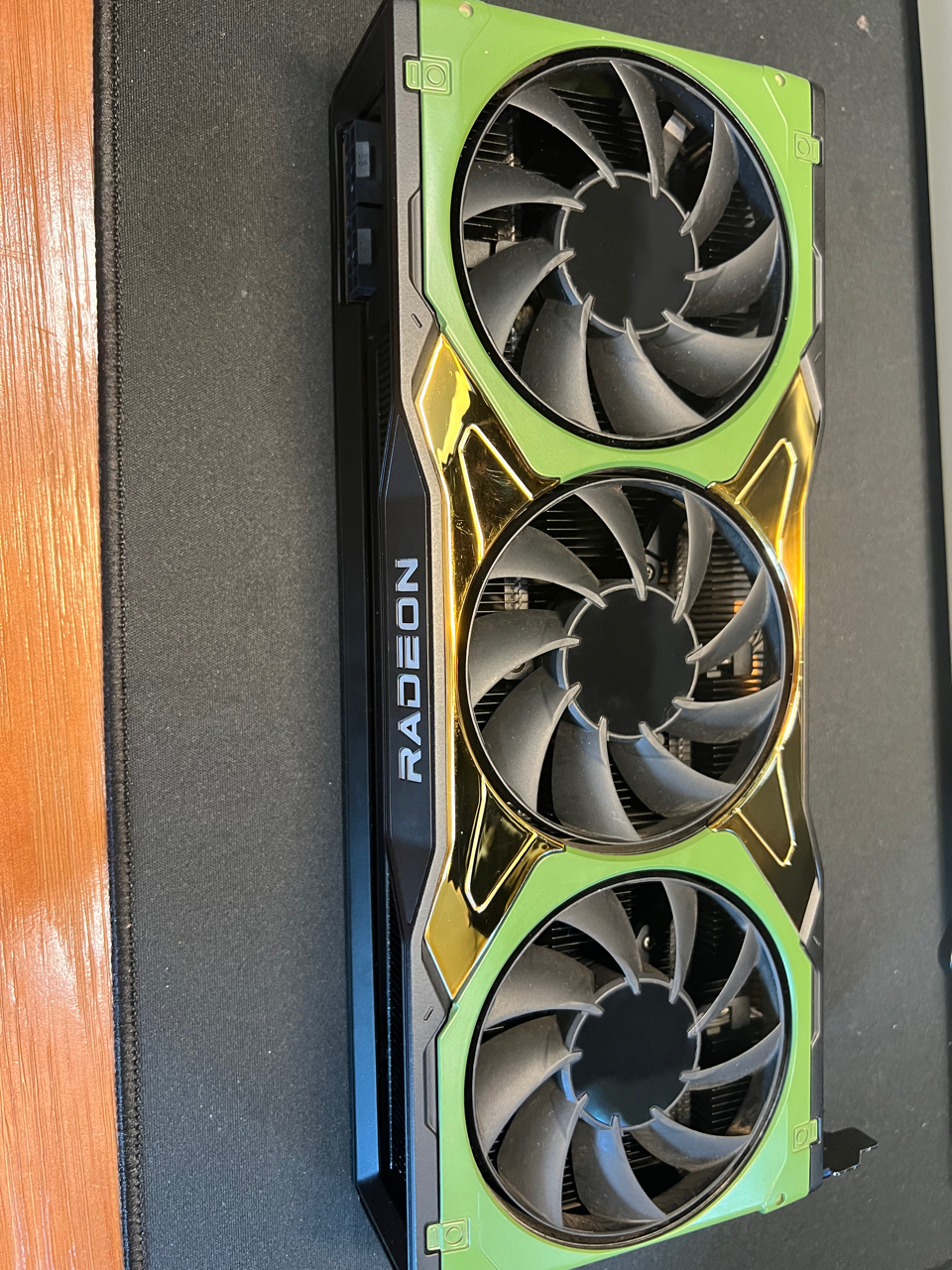 出一张AMD 6900XT光环士官长限量版，据说是全球限量117张。 NGA玩家社区