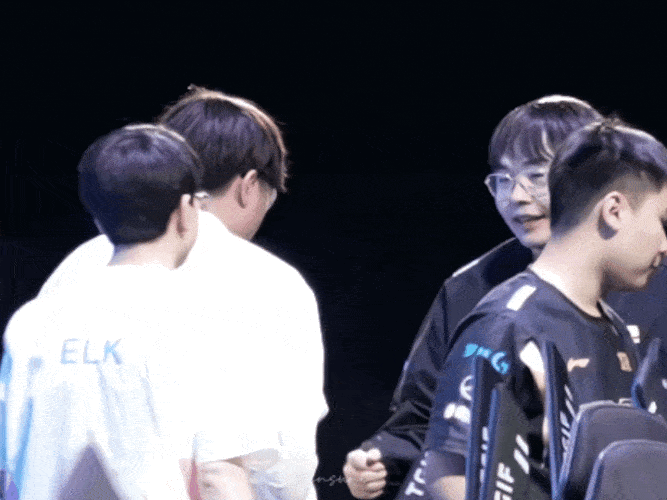 [本赛区赛事]看到blg赢了我突然想起，淘汰rng那天呼吸握手时候对elk说“去伦敦(划掉)夺冠吧。” NGA玩家社区