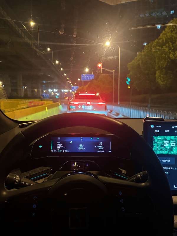 路上偶遇一台飞凡f7！传说中的生椰拿铁色 NGA玩家社区