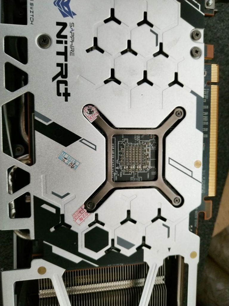 小米 8 手机，显卡 5500xt，十铨灯条 ddr4 3200 NGA玩家社区