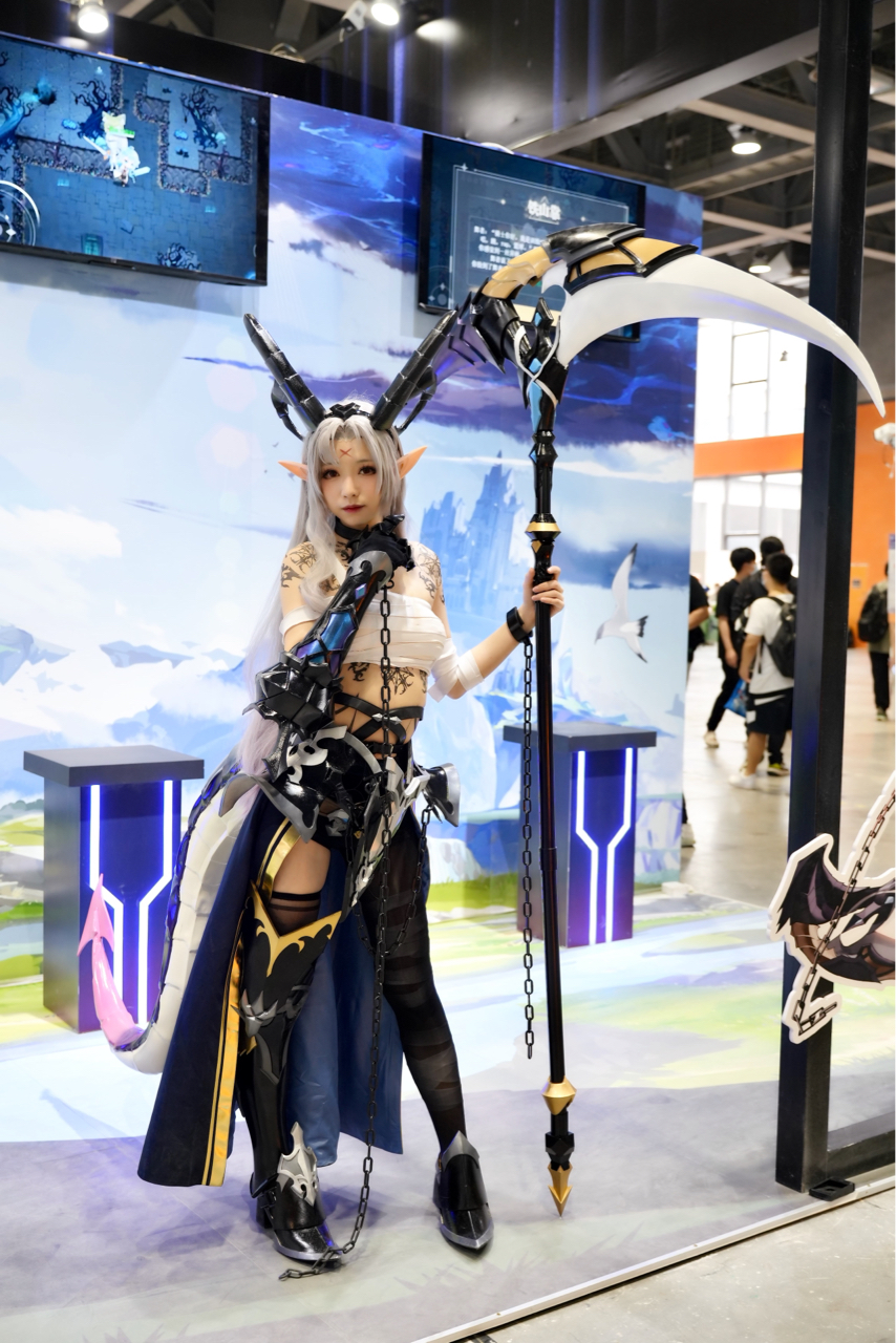 发几个萤火虫漫展的好看的 coser 178