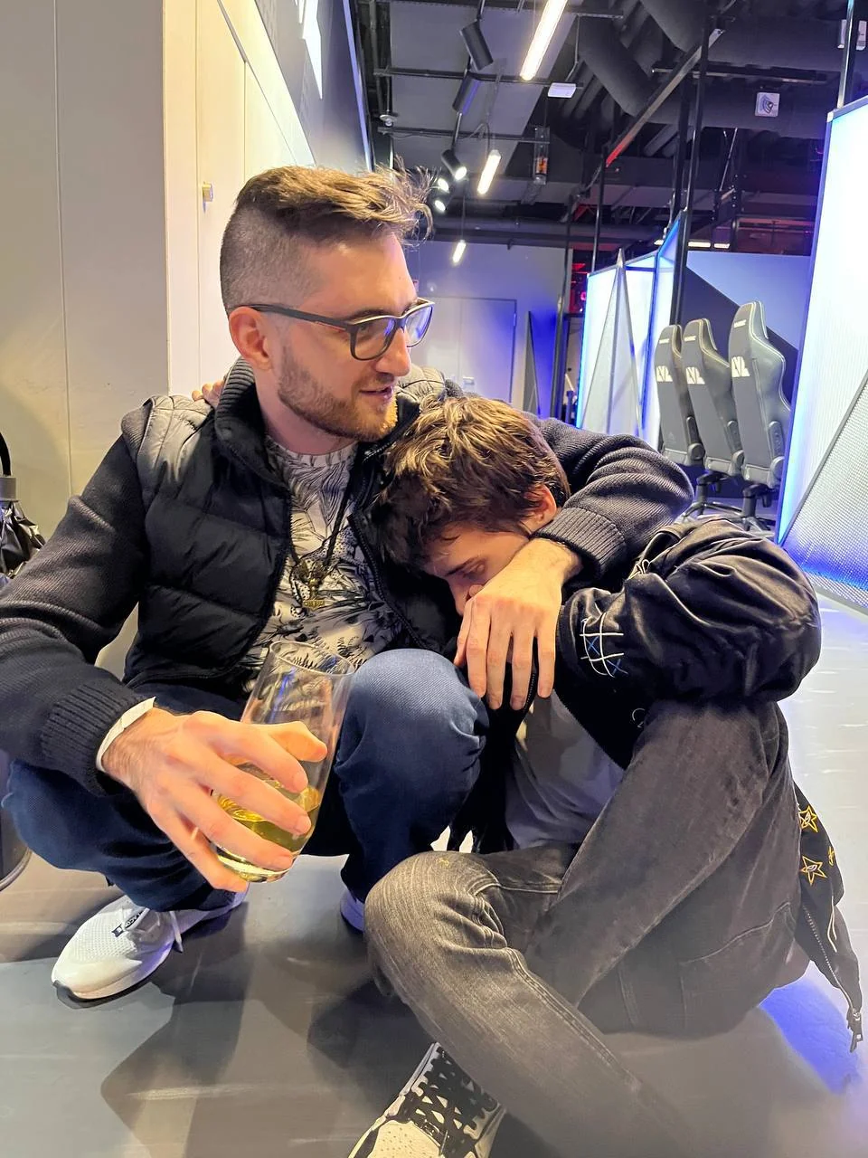 无内鬼，来点柏林major银趴照片 - ccnc呢，救下迪拉臭啊！ NGA玩家社区