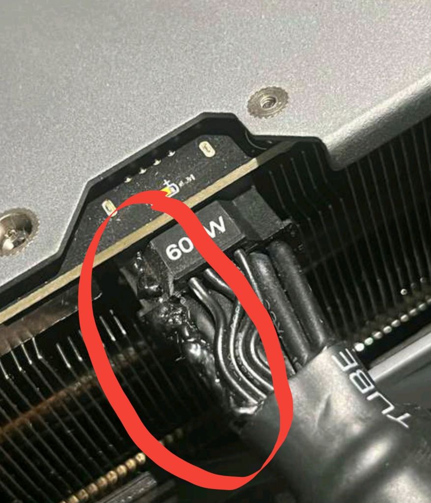 卡吧最新的4090魔鹰烧接口看起来左边这根线都融化了？原贴评论区下有人晒图自己4080也烧了 178