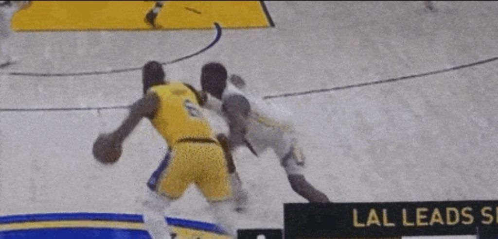 所以到底肘到没有，我怎么即看到肘到的图，又看到没肘到的GIF 178