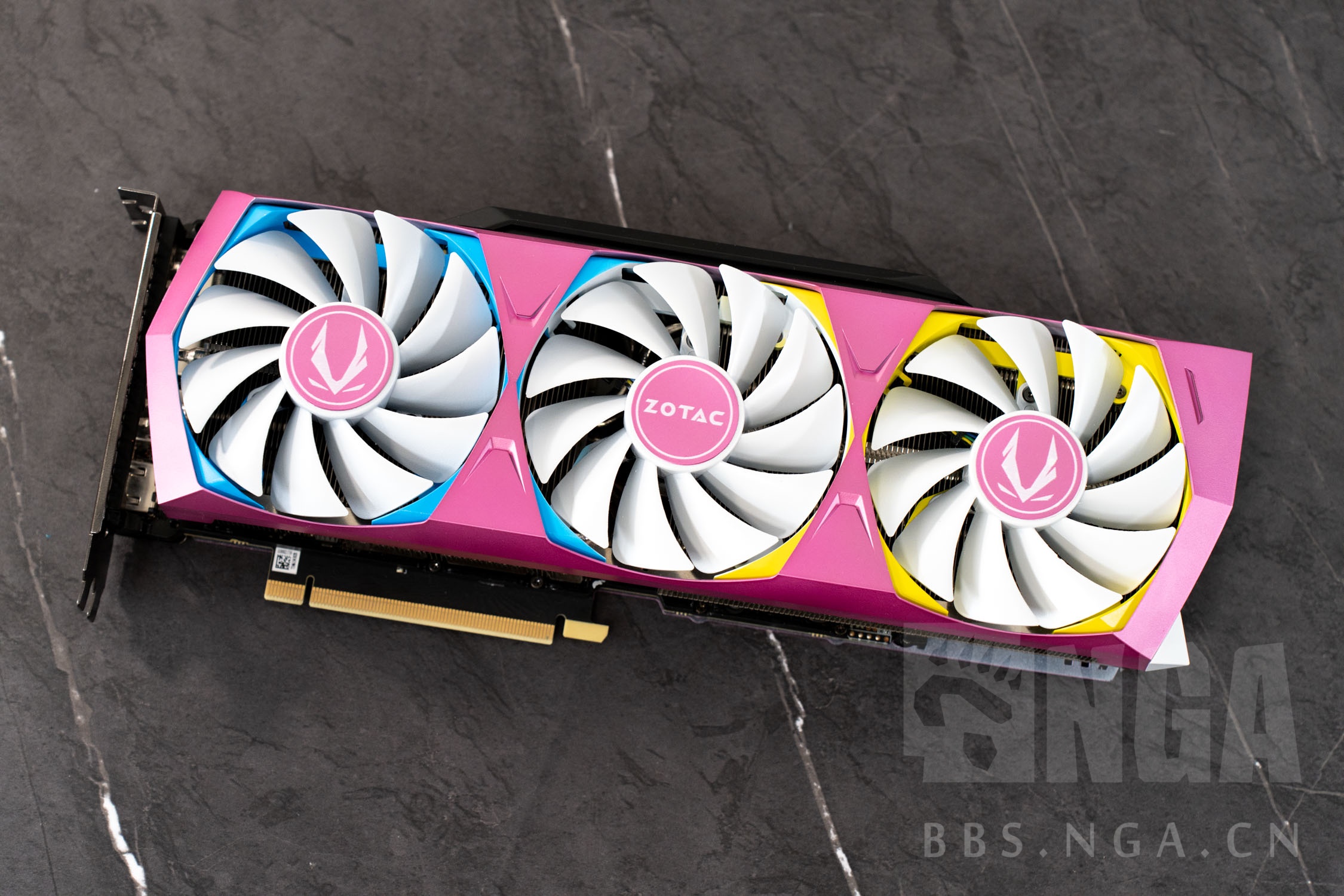 [ROLL] 今天谁也别拦着喜多波奇贴贴！索泰 GeForce RTX 3090 Trinity OC × 《孤独摇滚》DIY联名卡 178