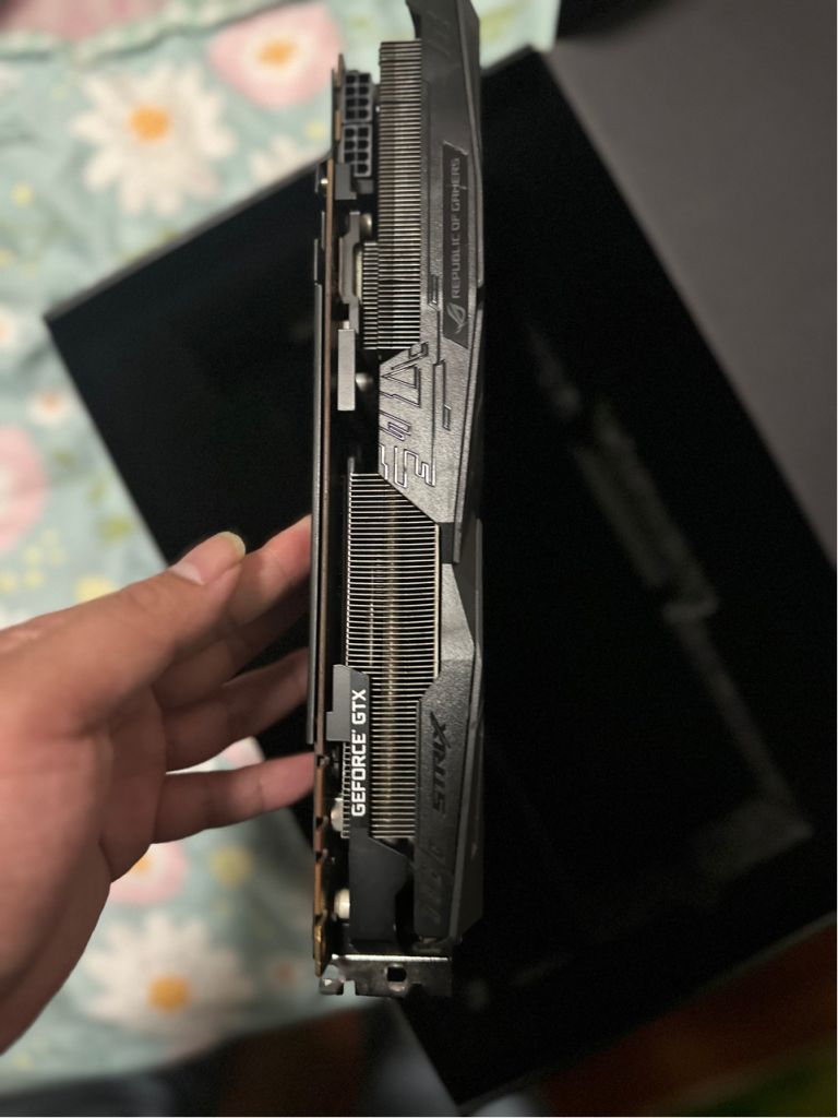 出显卡1080ti 华硕 1300 NGA玩家社区