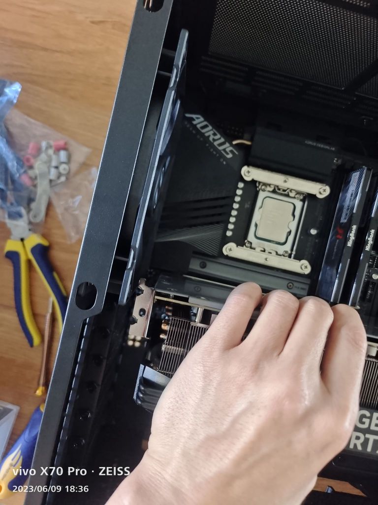 联力216箱子配z790m板，一定不要用风冷位 178