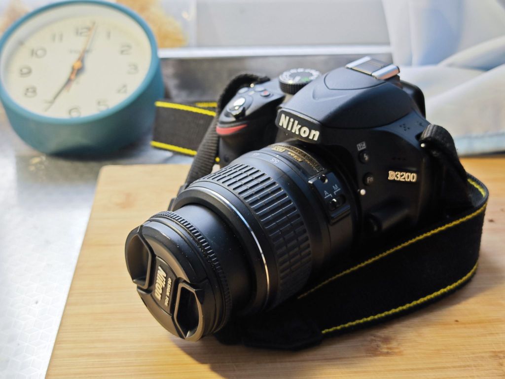 出九成新的尼康d3200(其实也看不到啥划痕，应该也没了碰过，在家吃灰了好多年了。感觉这古董机对焦速度太慢了，老婆打算换个微单 178