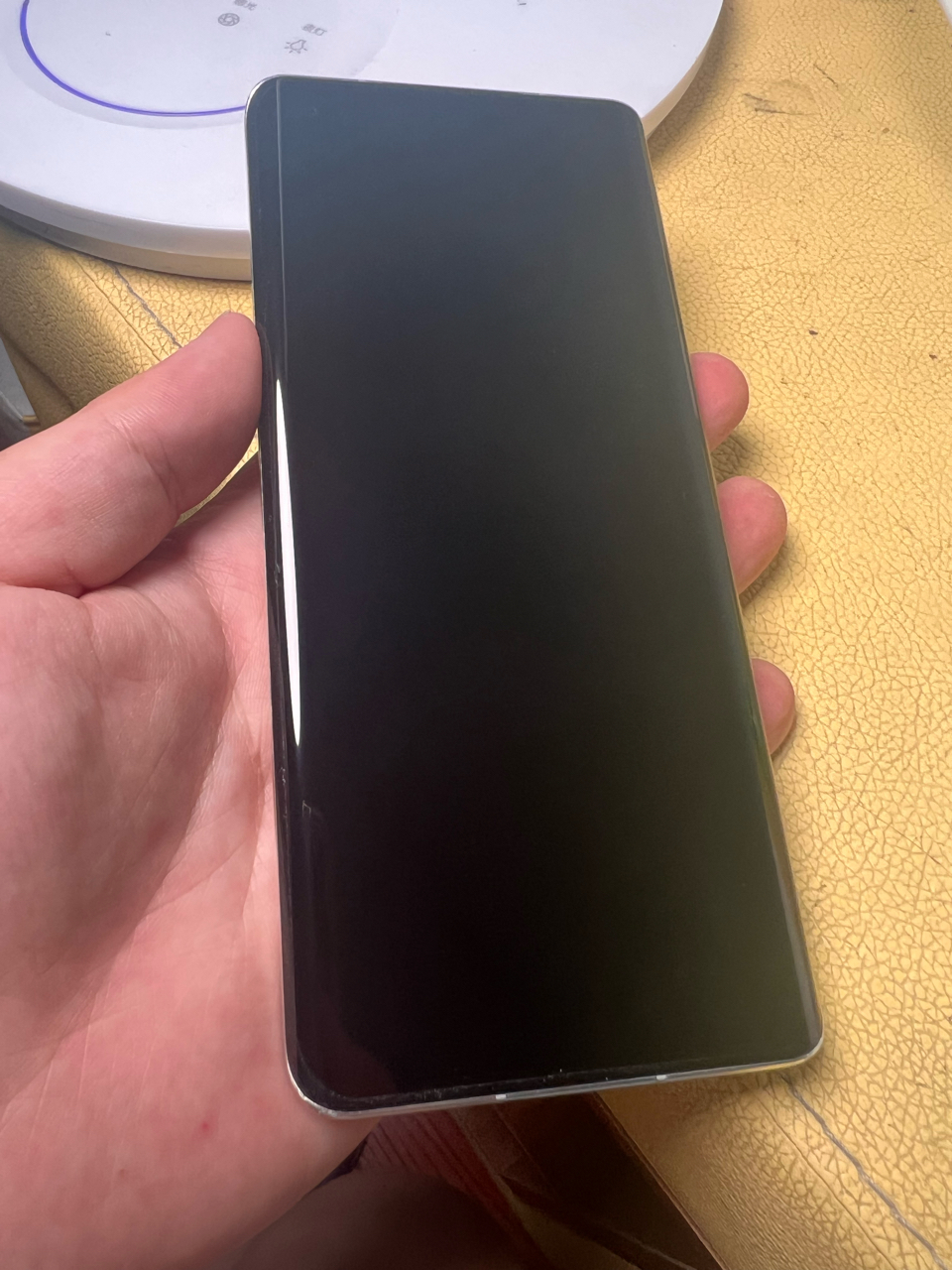 出一台苹果xs 256美版黑 1300，一台mate40 512 秘银 3200 NGA玩家社区