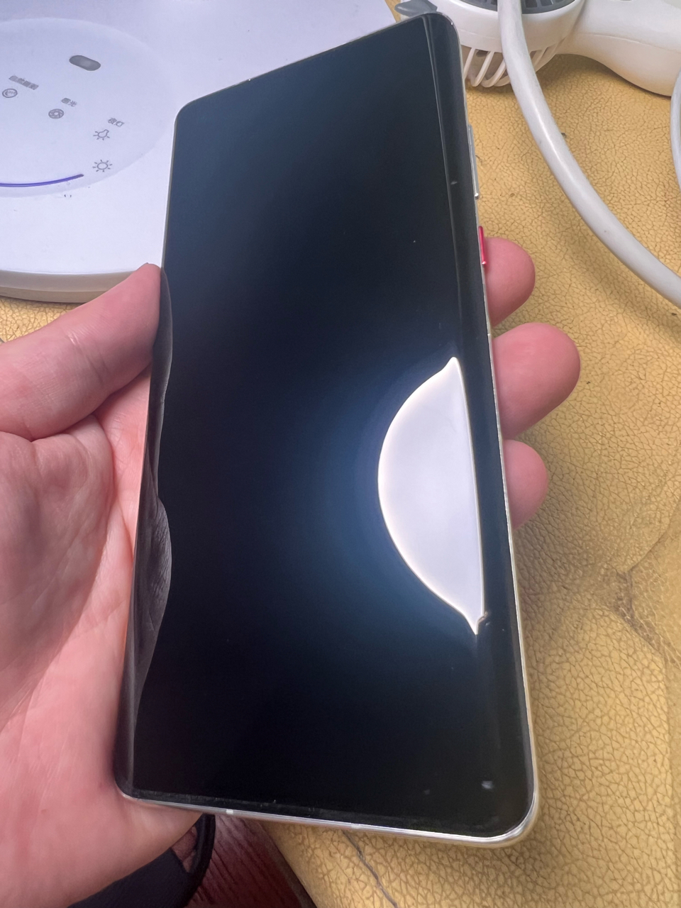 出一台苹果xs 256美版黑 1300，一台mate40 512 秘银 3200 NGA玩家社区