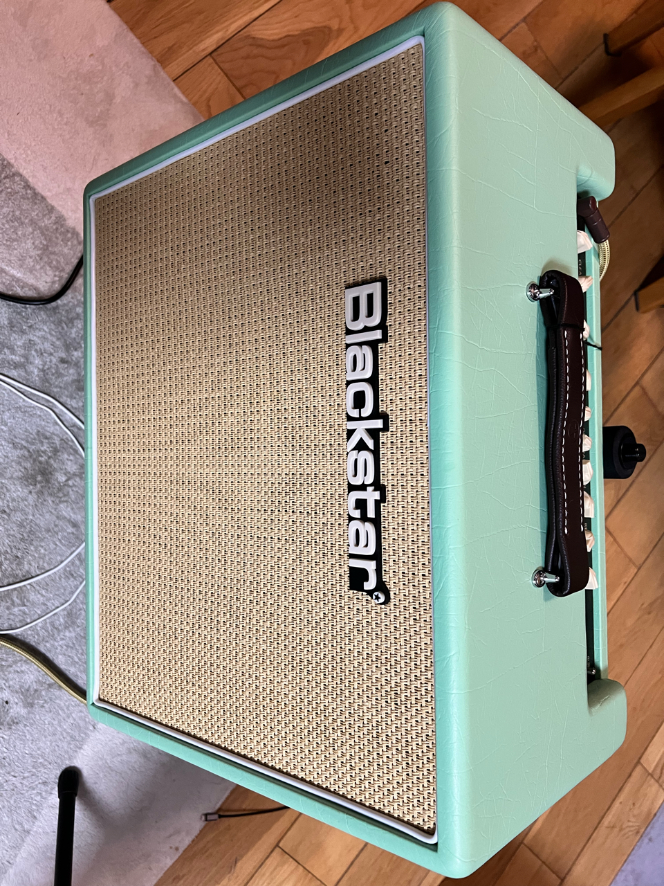 出一支lp电吉他和一个电子管音箱 NGA玩家社区