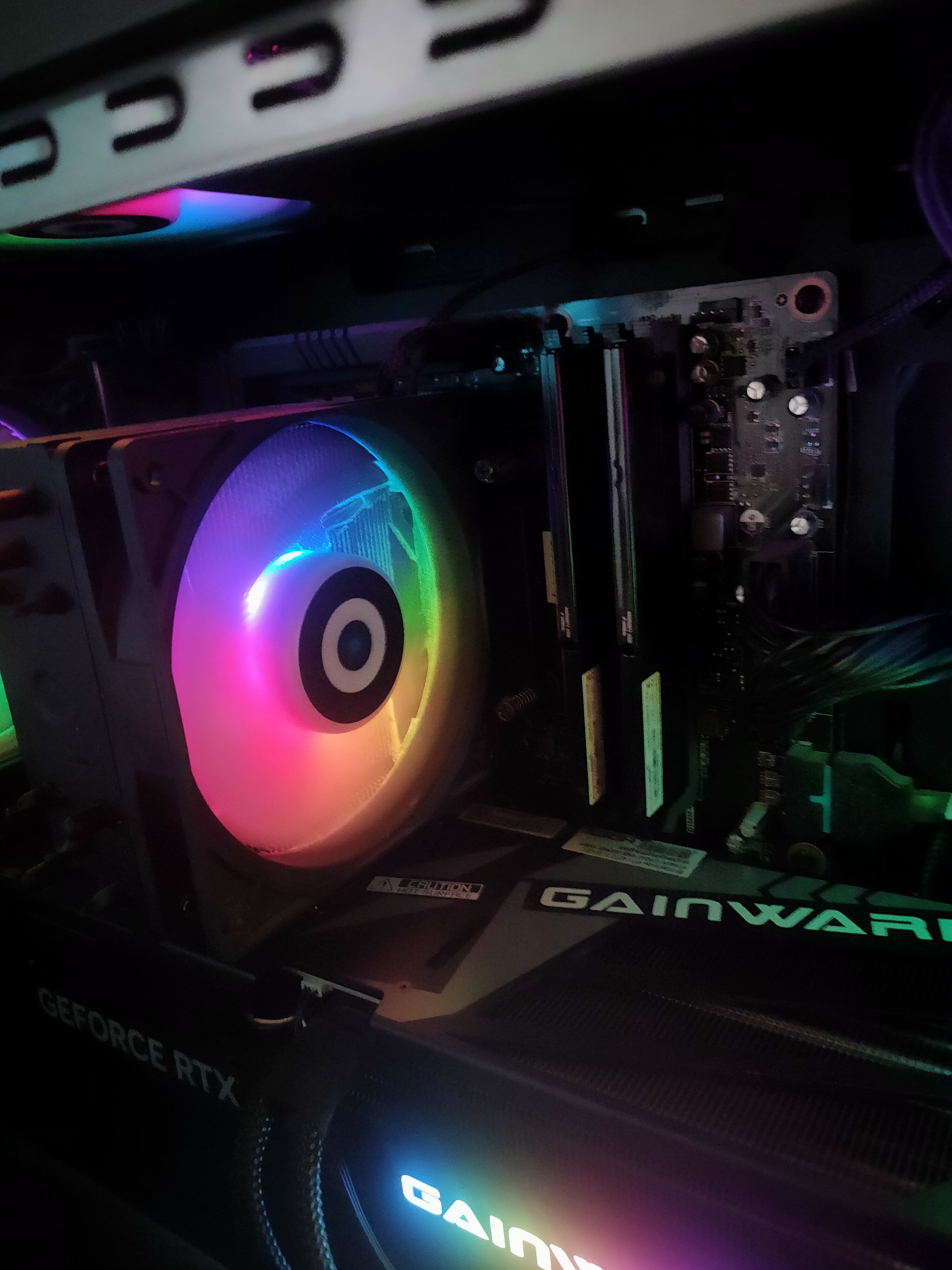 我是2021年的联系刃7000p，我想加内存，是装四条还是买二卖二？ 178