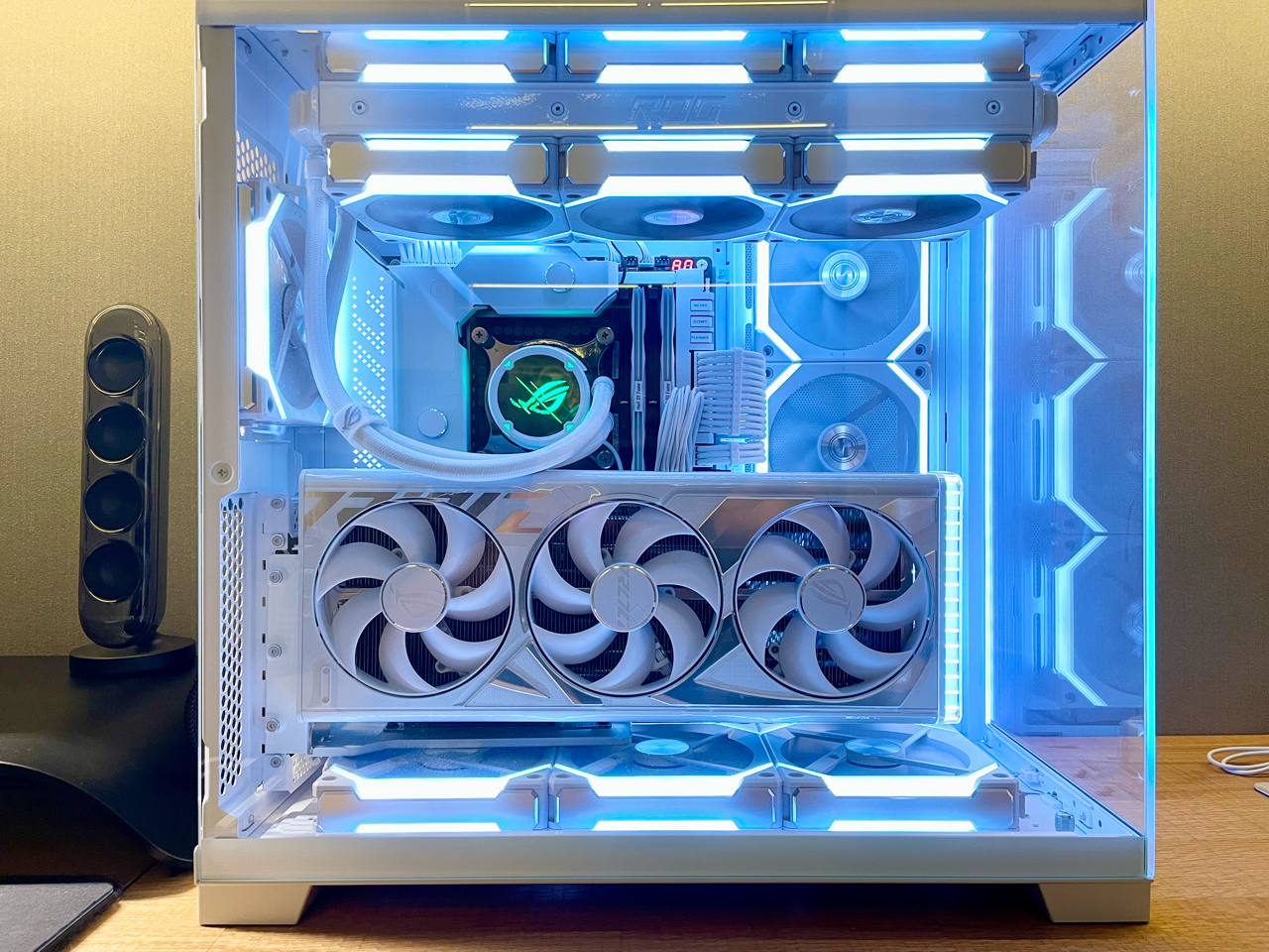 ROG 4090白猛禽 吊装 O11D EVO，但是太极限了！被塞的满满的！ NGA玩家社区