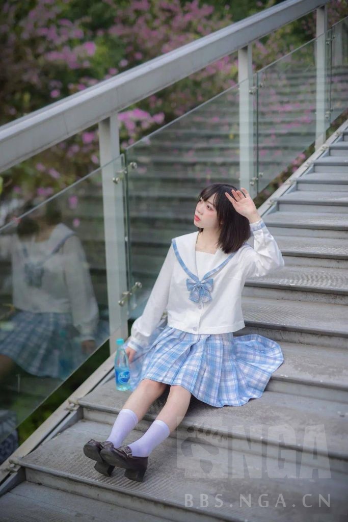 jk配白袜的话，到底是裤袜好看还是短袜好？ NGA玩家社区