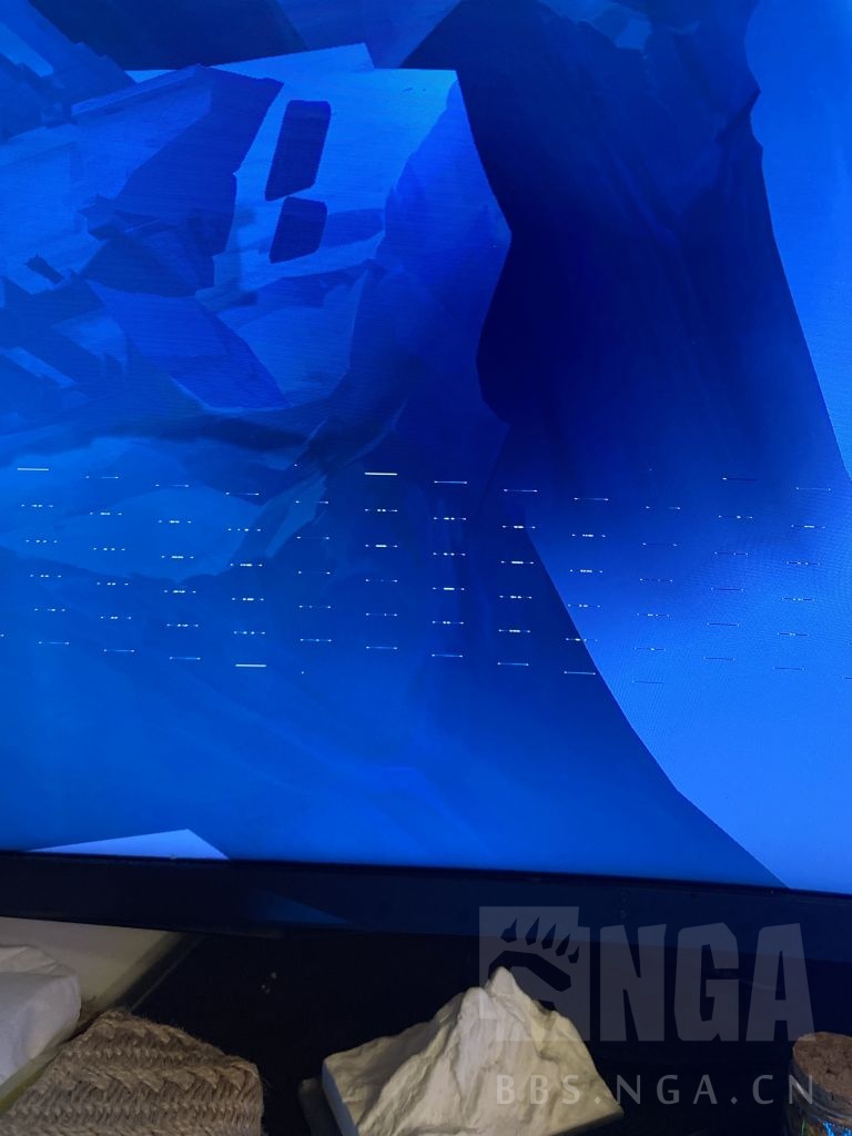 救急！义父们，屏幕玩lol右下角会出现很多白短线，切回桌面消失，进游戏又有了。 NGA玩家社区