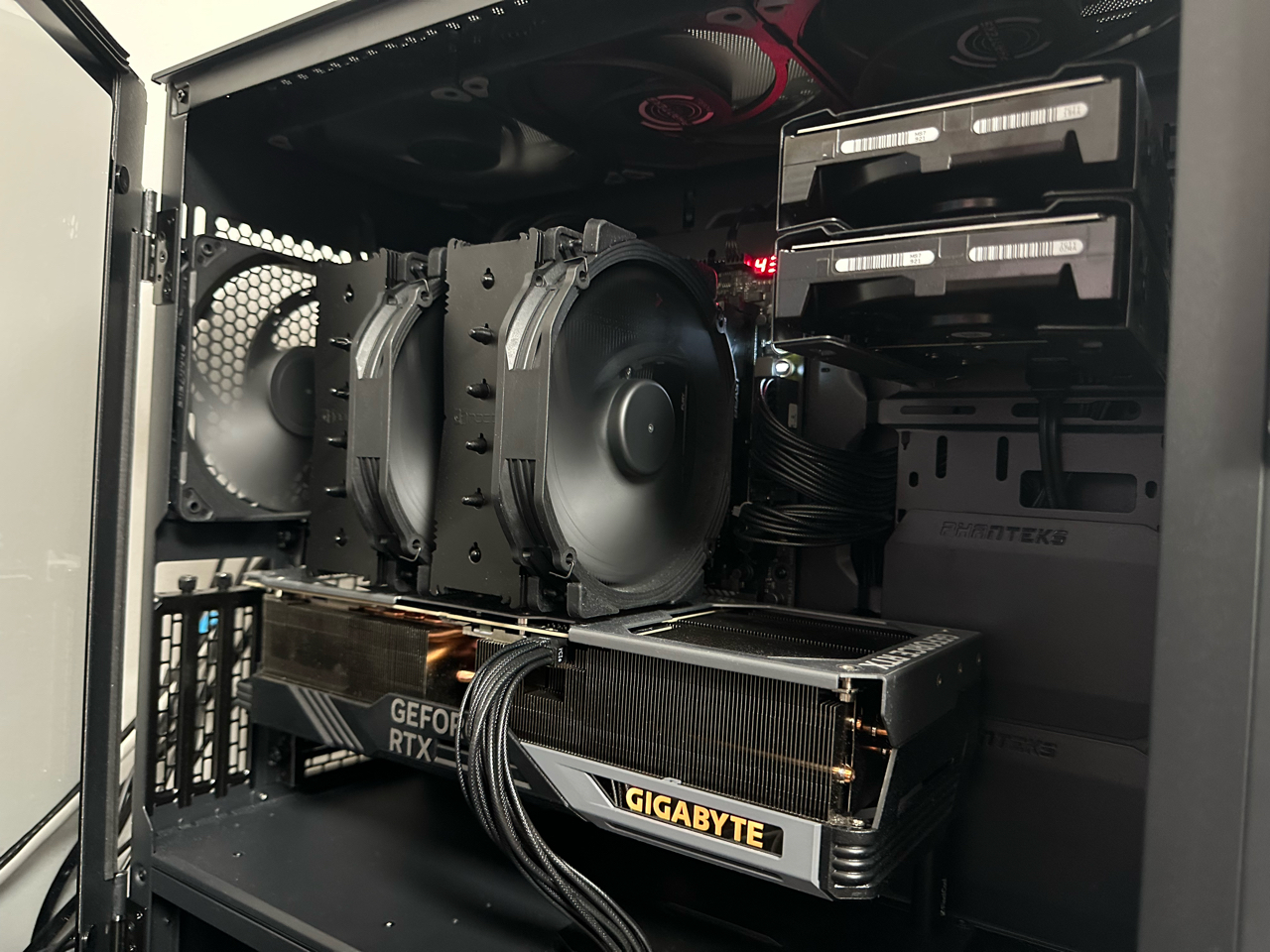 [装机求助]求问华硕4070显卡，装在Z790 A上面，是插在G5插槽还是G4插槽啊？ 178