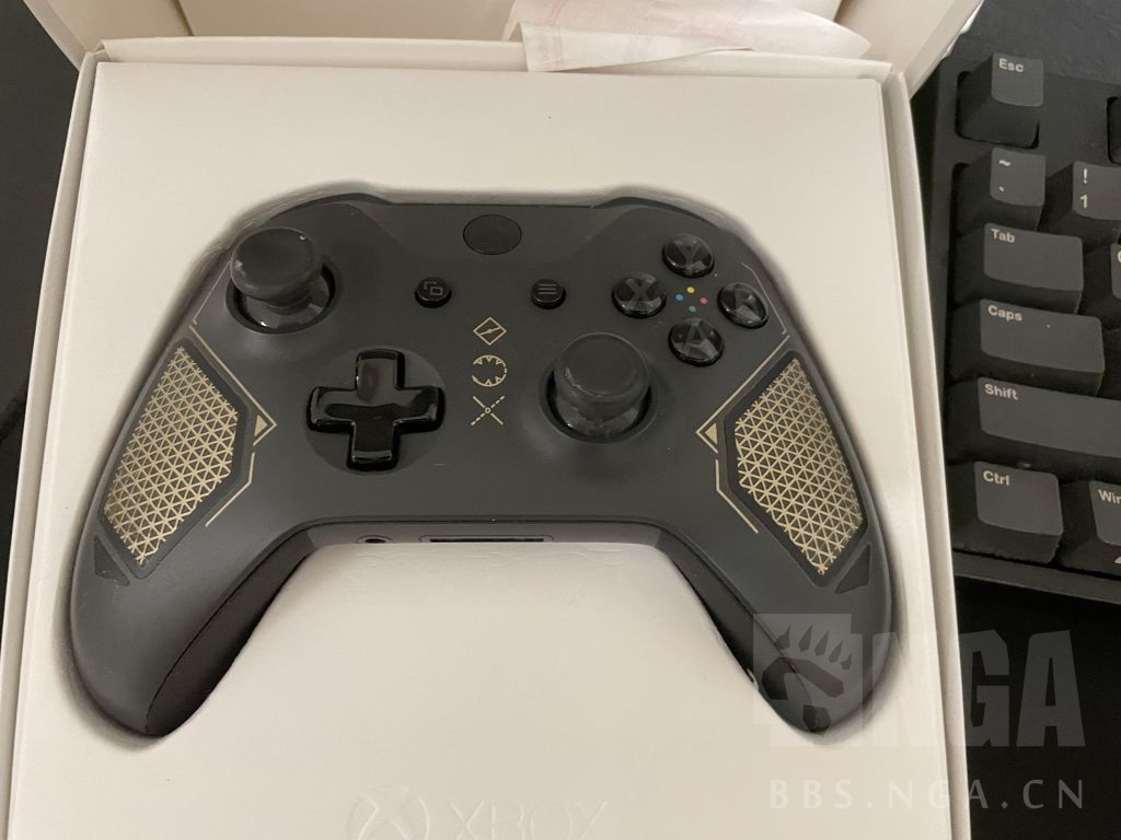 出两个xbox手柄 NGA玩家社区
