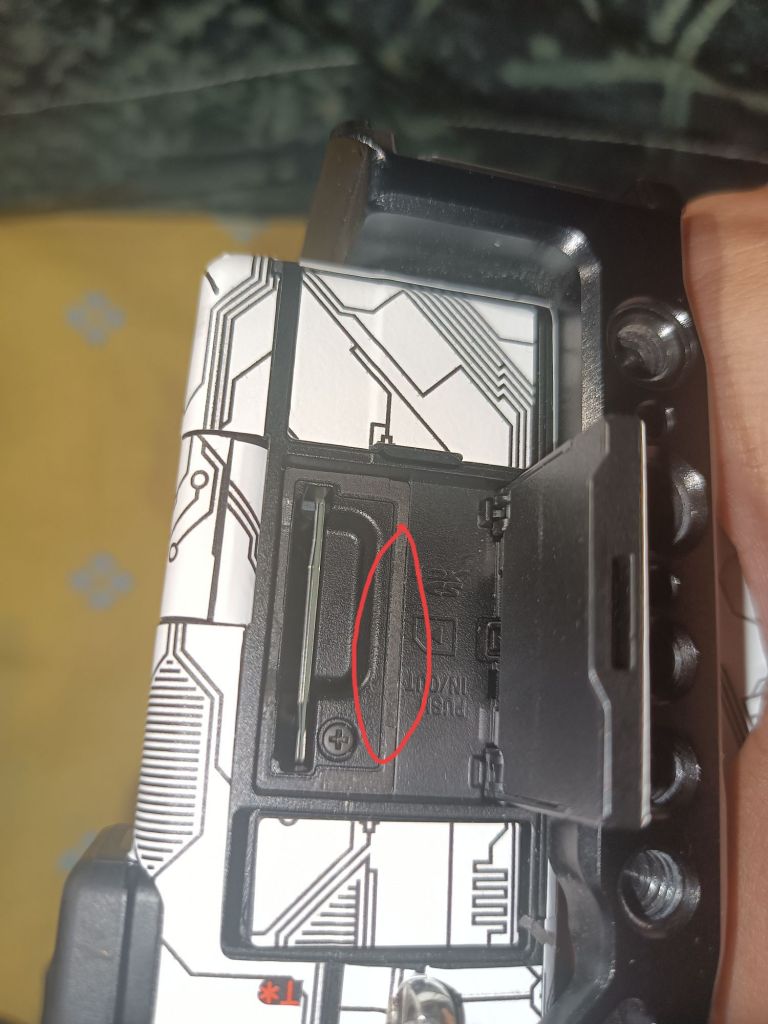 好像不太对，能看看各位有A7c的老哥们，你们的7c的SD卡槽这个位置的垫圈是啥样吗？ NGA玩家社区