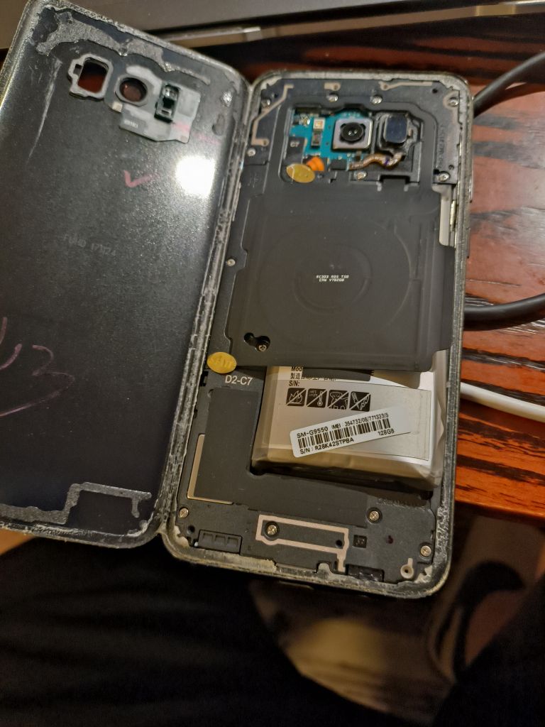 绝绝子，一直放箱子里收藏的三星s8突然自己电池鼓包了 NGA玩家社区