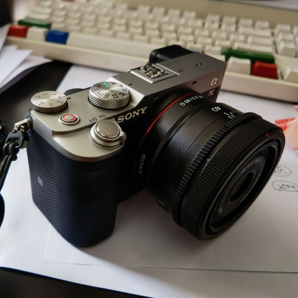 给老婆买了个a7c做礼物，配了个24105，还想搞个轻便的又能让她萌新感收到乐趣的 NGA玩家社区