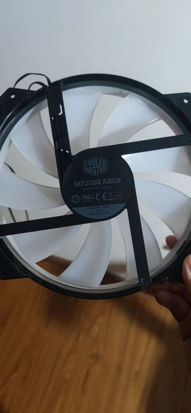 吃饱了撑得买了几把16cm/18cm/20cm大风扇，分享下使用体验，纯主观，有兴趣可以参考 178