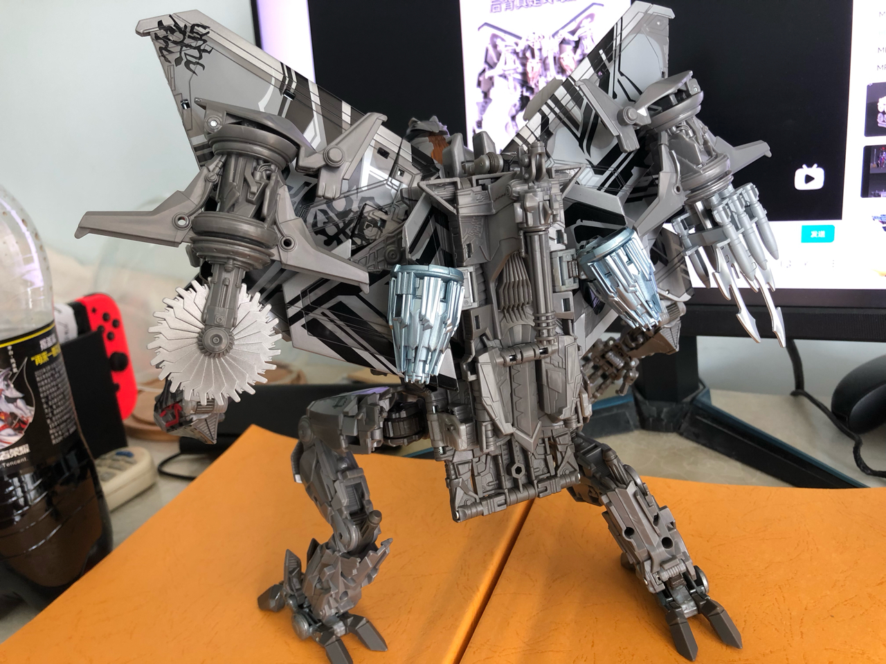 [可动成品]变形金刚 MPM-10R 大师级 复仇红蜘蛛 NGA玩家社区