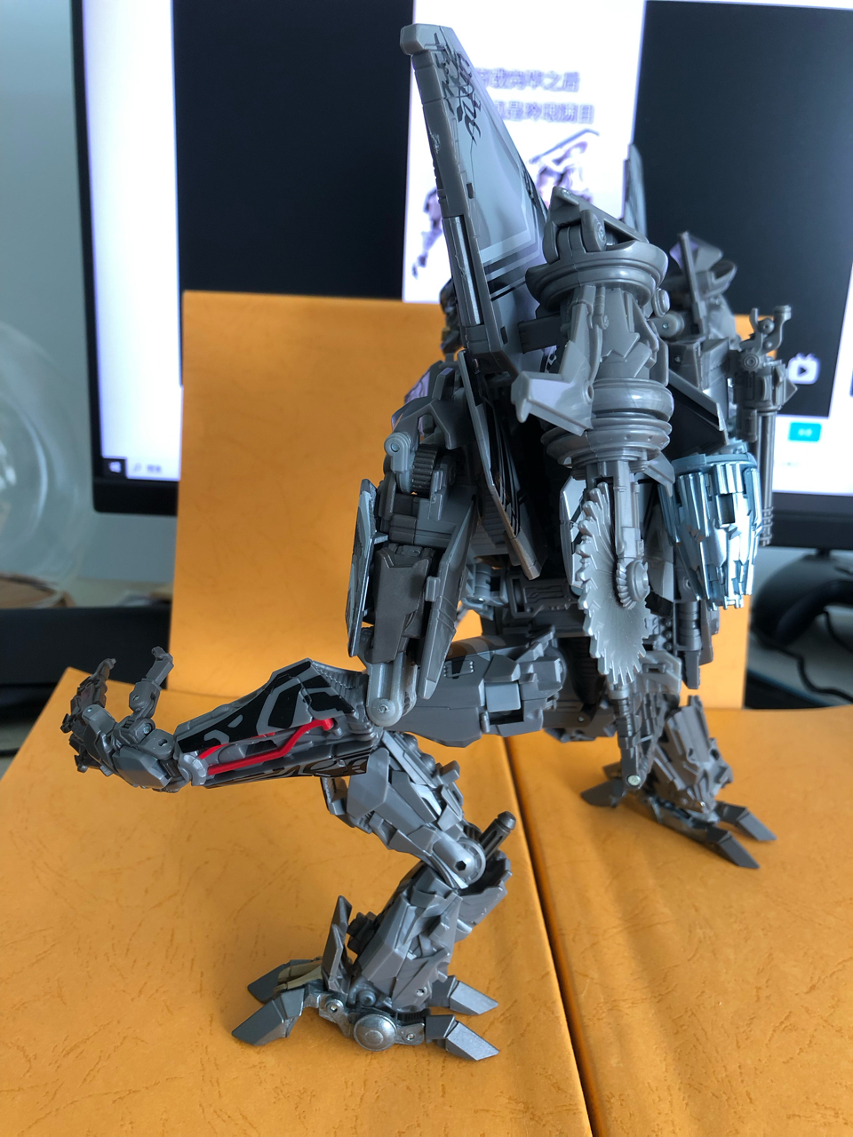 [可动成品]变形金刚 MPM-10R 大师级 复仇红蜘蛛 NGA玩家社区