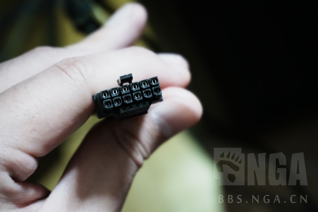 提醒所有使用12vhpwr接口的显卡用户，一定要检查一下烤机时的12vhpwr接口电压 178