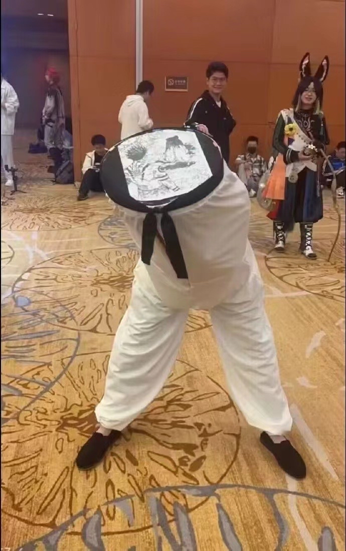 [游戏杂谈]这个小提cos真不错 178