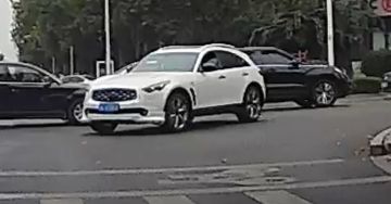 这是英菲尼迪的那款suv啊。 178