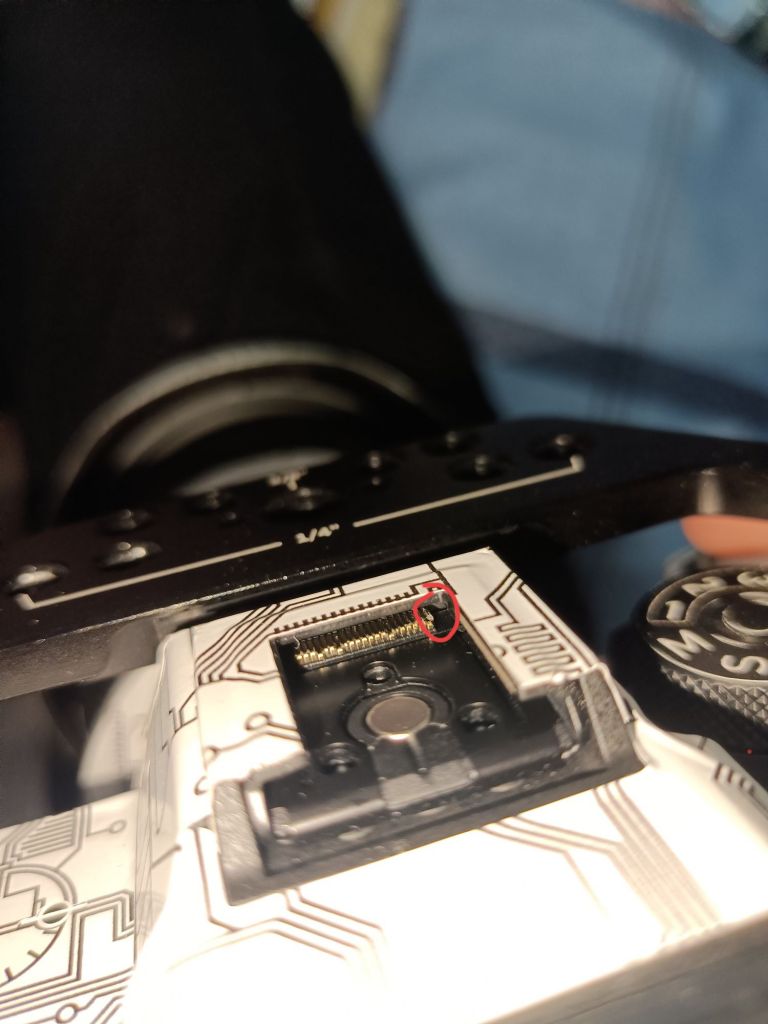 大佬们，你们的a7r5热靴触点右边是的这样的吗？ NGA玩家社区