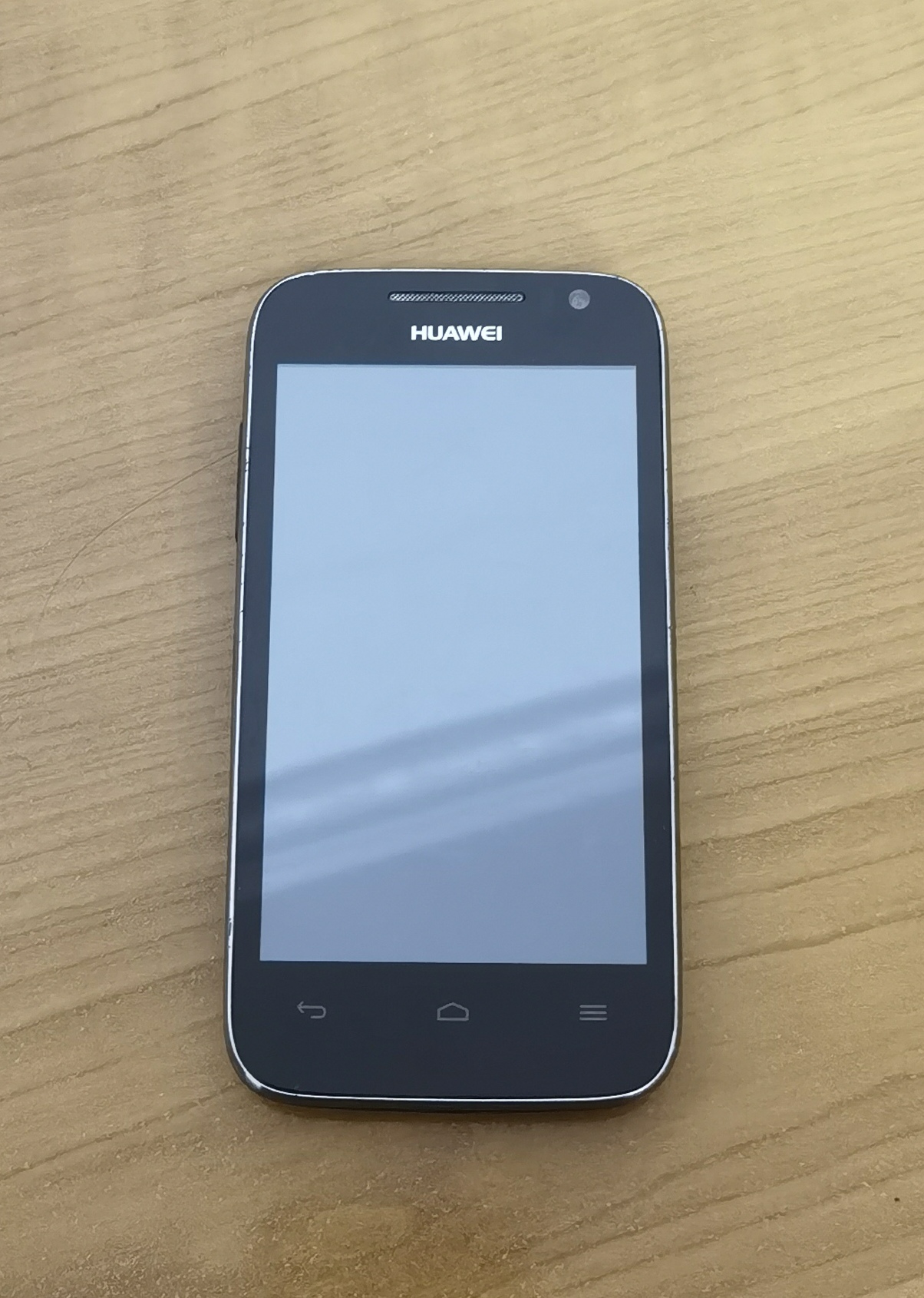 昨天去电信营业厅交话费，送了一部新出的3G手机，是个没见过的牌子，叫华为 NGA玩家社区