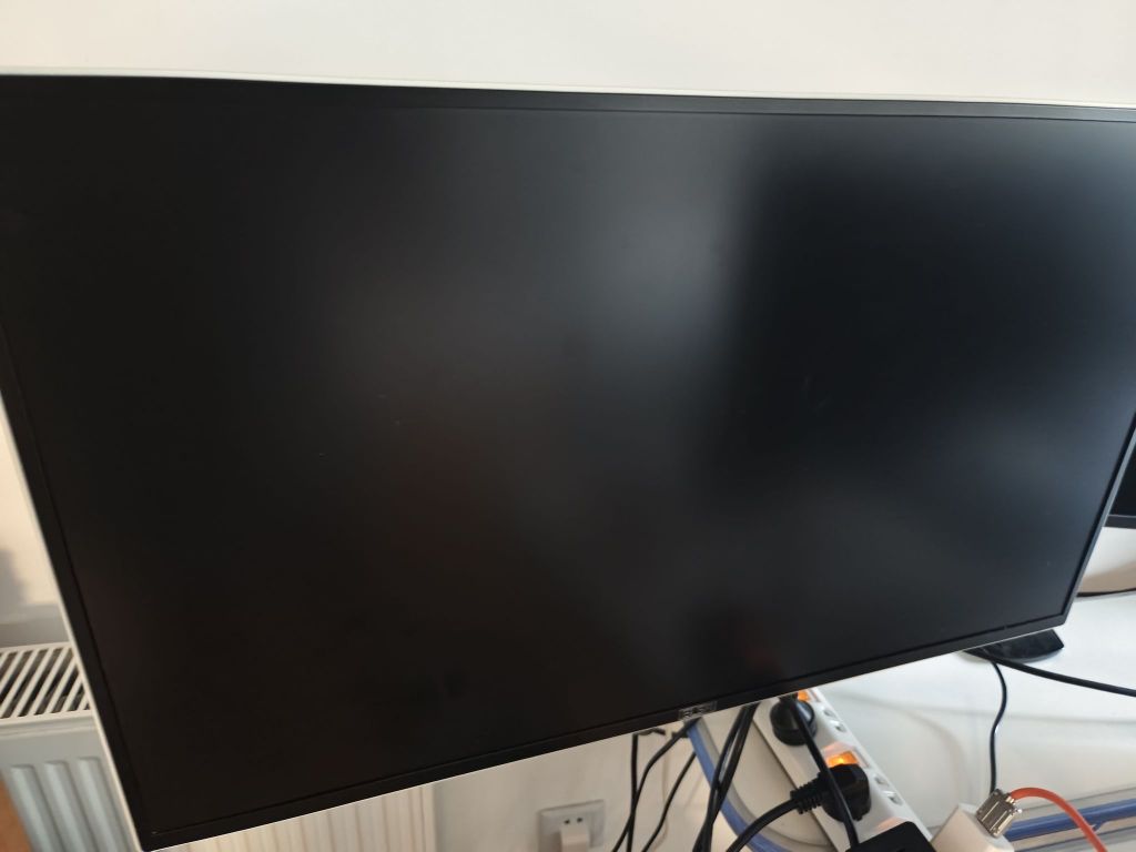 《已出》上海自提出32寸2k显示器，有小块暗斑 NGA玩家社区