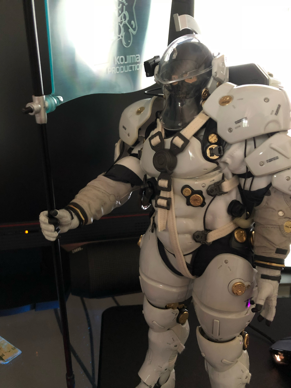 大佬们求助 1/6白色ludens胸甲部分有些颜色 该怎么解决比较好 NGA玩家社区