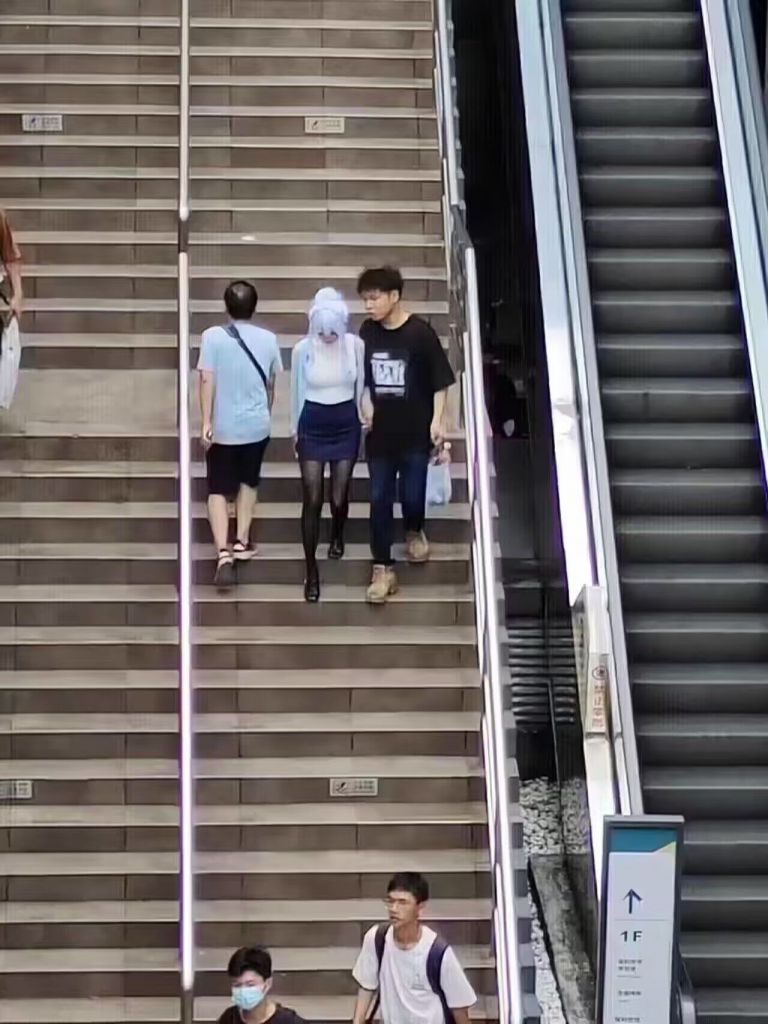 哇，这个cos好便宜啊，而且感觉很还原的样子 178