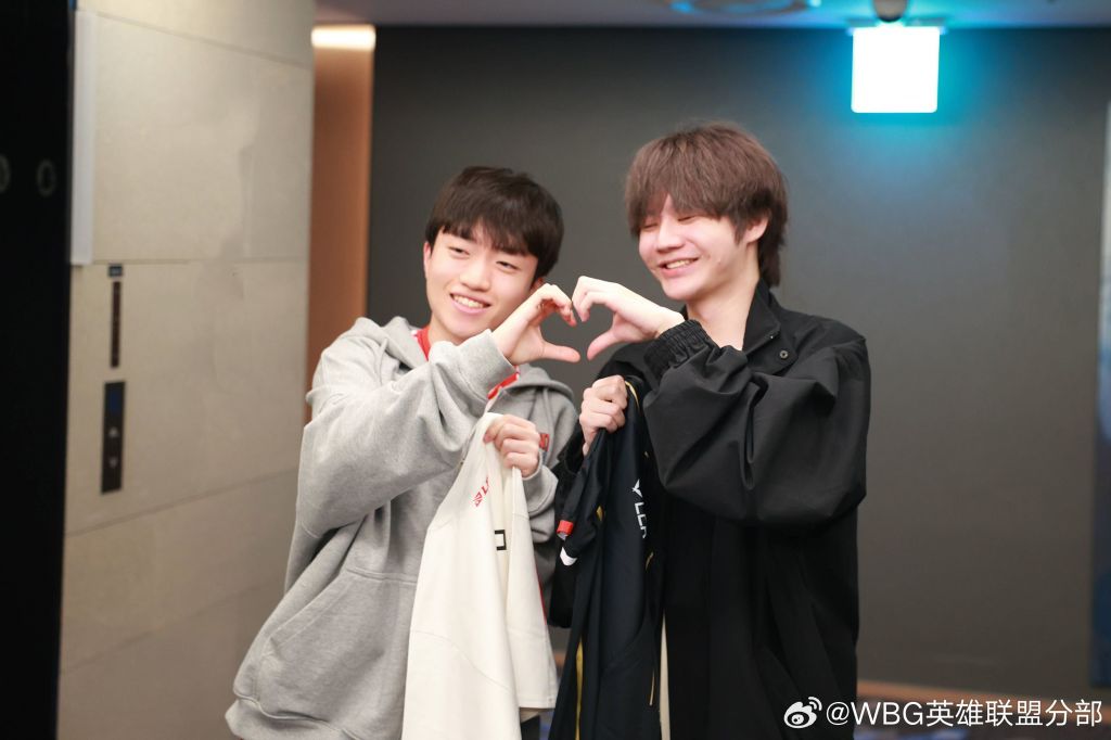 [国际赛事]Theshy和Zeus Keria和Crisp交换队服 NGA玩家社区