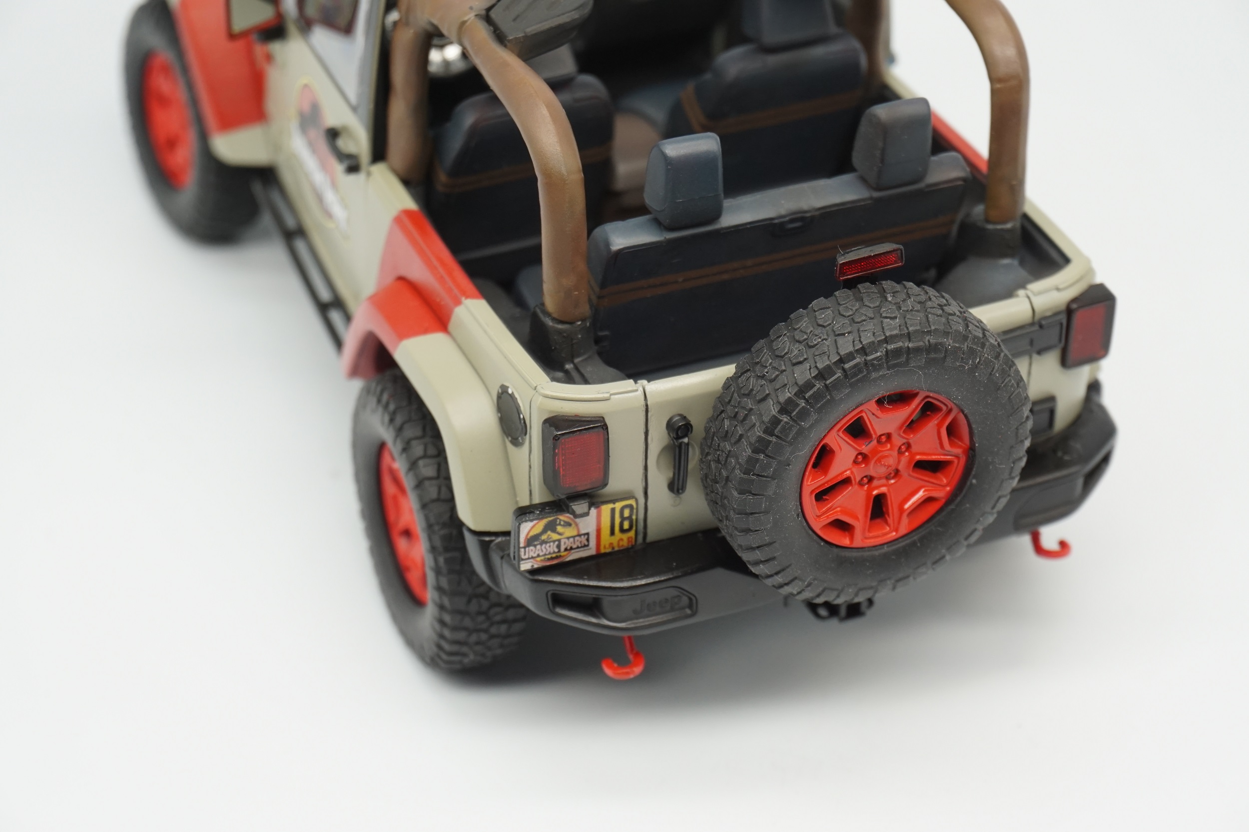 [技术交流] MENG 模型 1/24 JEEP牧马人 侏罗纪公园经典18号车涂装。 NGA玩家社区