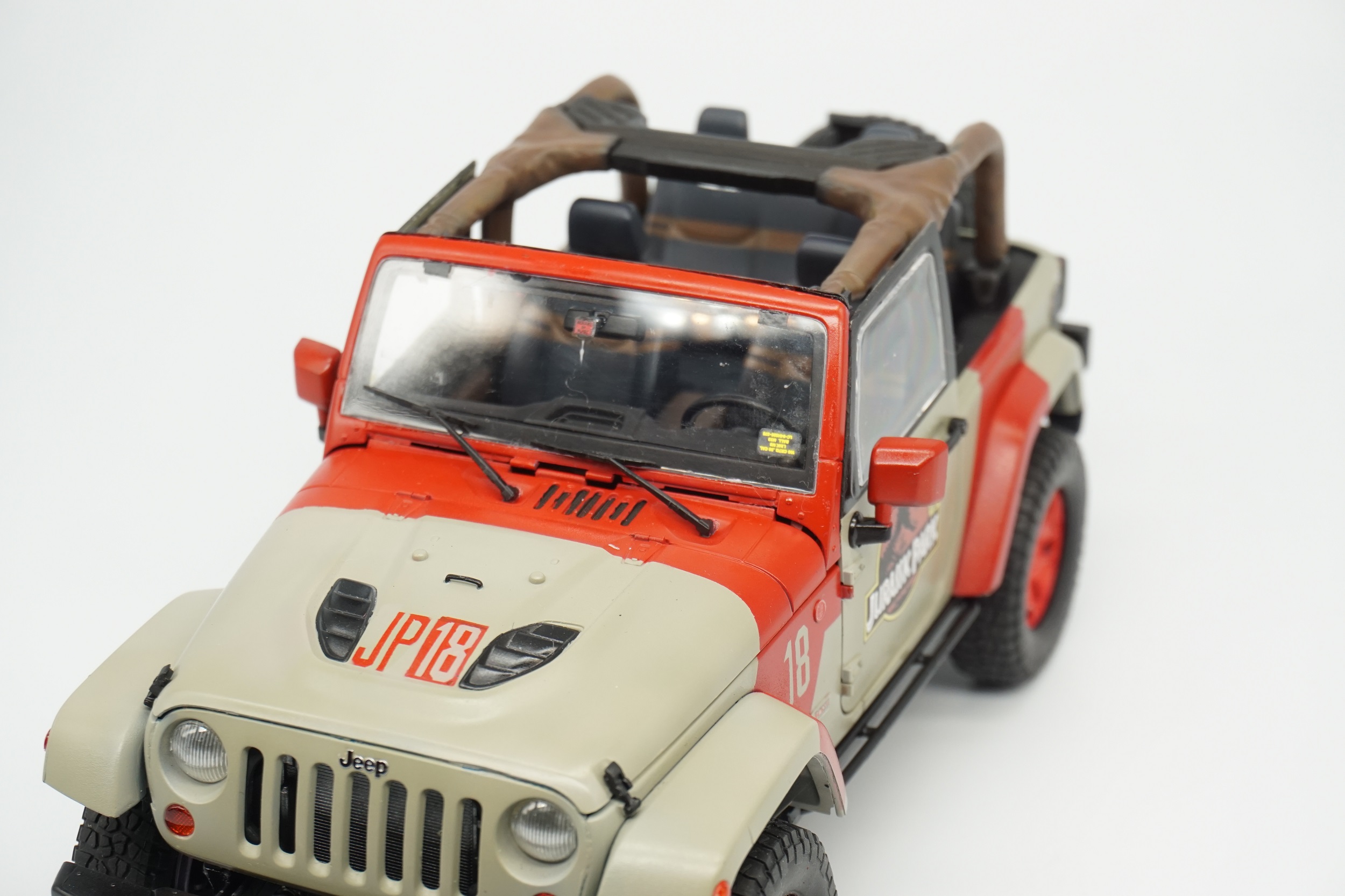 [技术交流] MENG 模型 1/24 JEEP牧马人 侏罗纪公园经典18号车涂装。 NGA玩家社区