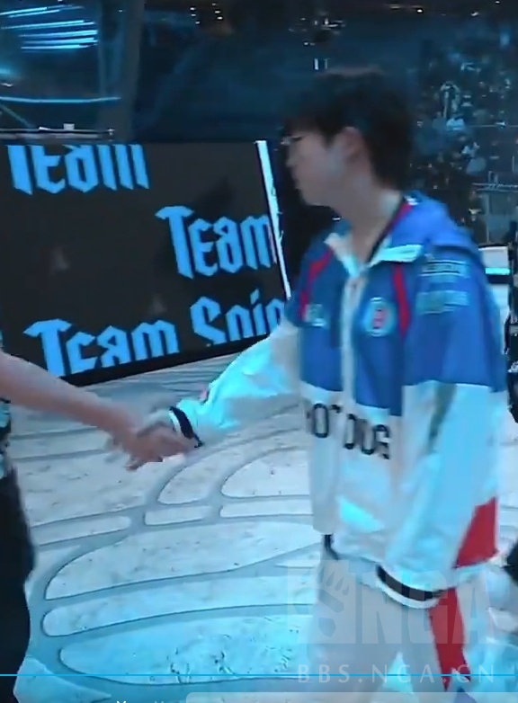 回看了一下LGD赛后握手 NGA玩家社区