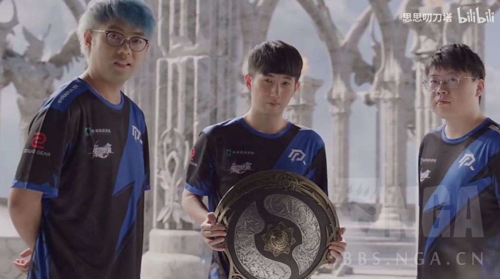 想问下哪里有这张三蛆举盾高清素材 或者哪里看高清无水印的ti采访？ 178