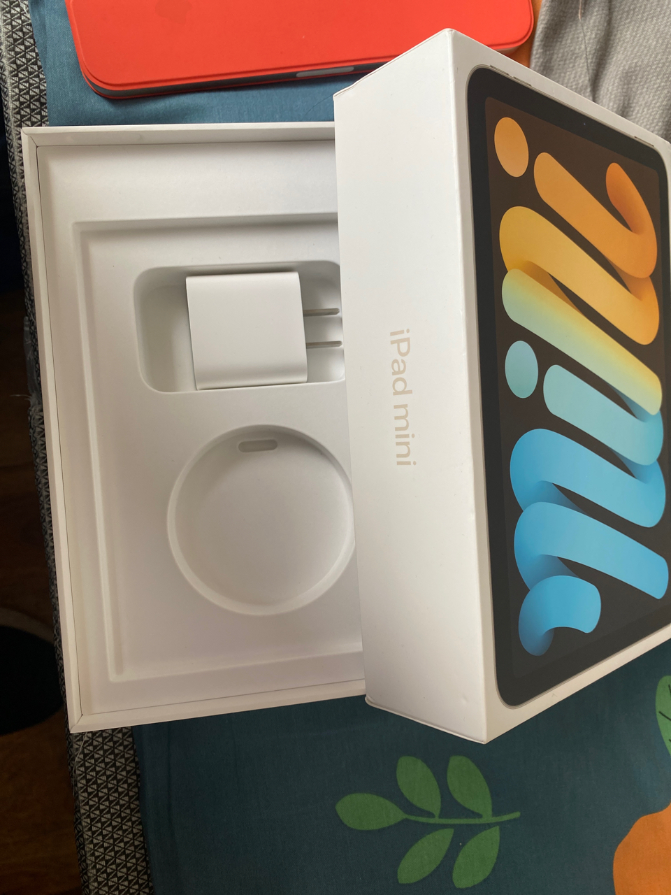 出个ipadmini6 配件包装齐全 电池100% 送一个原装磁吸套 明盘2450到付 NGA玩家社区