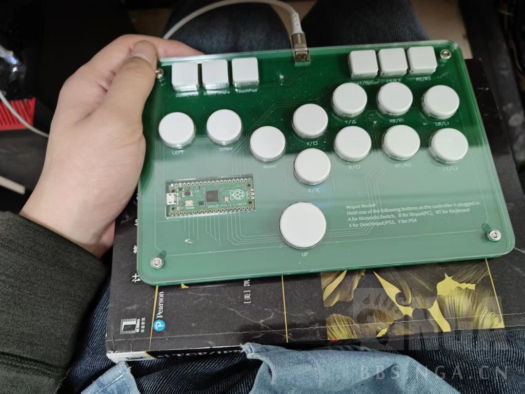 昨天试着把hitbox放腿上玩，感觉顺手好多，从6000分上到9000分了 NGA玩家社区