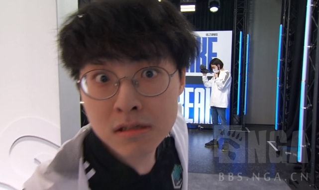 [国际赛事] 摄影师赛后叫Faker对镜头比倒赞被当场拒绝 NGA玩家社区